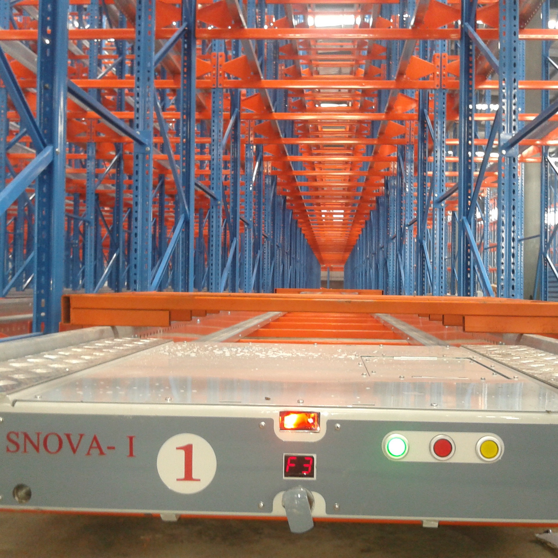 High Density Warehouse Racking System Heavy Duty 4 Way Pallet Shuttle Rack